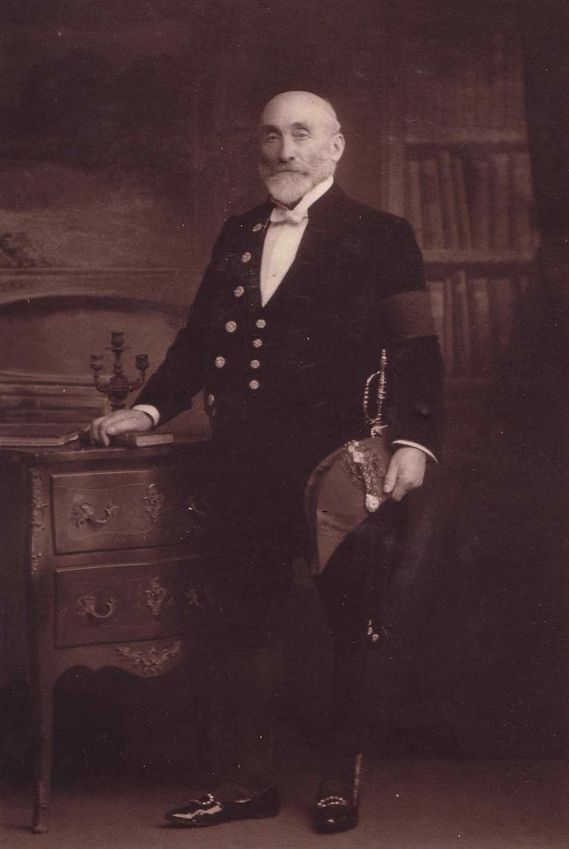 Rodborough Court & the Apperly Mausoleum – Remembering Rodborough